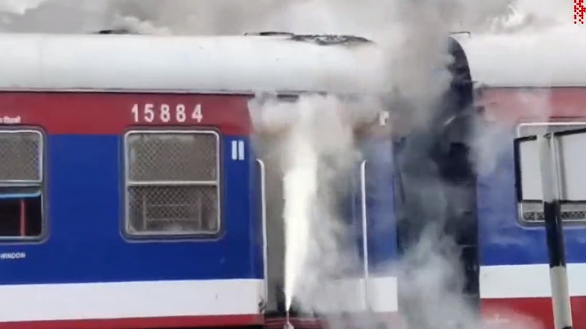 UP: Smoke in coach triggers panic on express train; technical glitch resolved