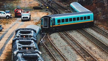 Engine, coaches of Ernakulam-Tata Nagar Express detach from main train ...