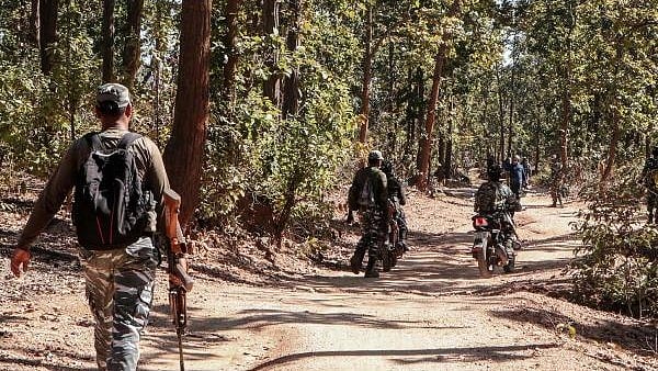 Two CPI (Maoist) Rebels Surrender Before Police in Jharkhand’s Latehar