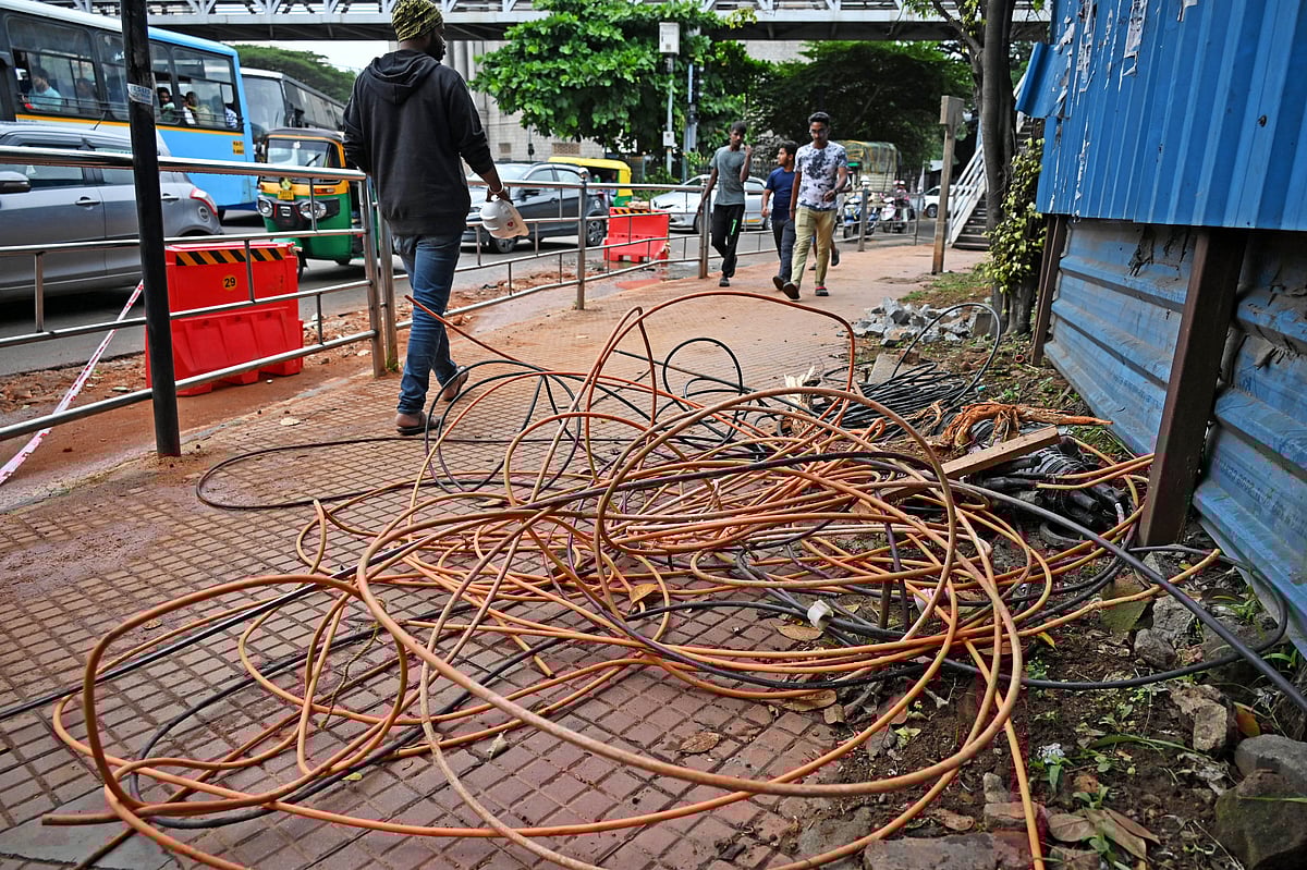 Illegal optical fibre cables reappear despite Bescom’s removal drive