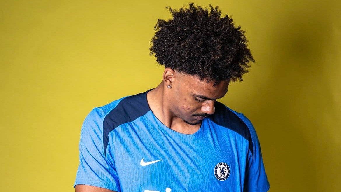 Chelsea sign Portuguese midfielder Renato Veiga