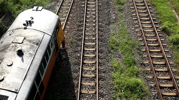 2 teenagers killed after being run over by train in Maharashtra's Thane