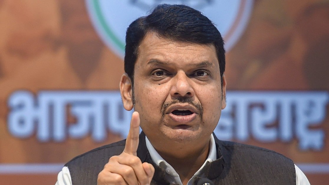 Devendra Fadnavis attacks Gandhi family for 'humiliation' to Manmohan ...