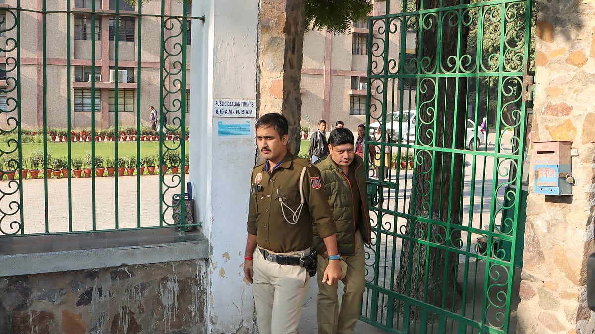 Bomb Threat in Delhi's Dwarka District Court: Courtrooms Evacuated