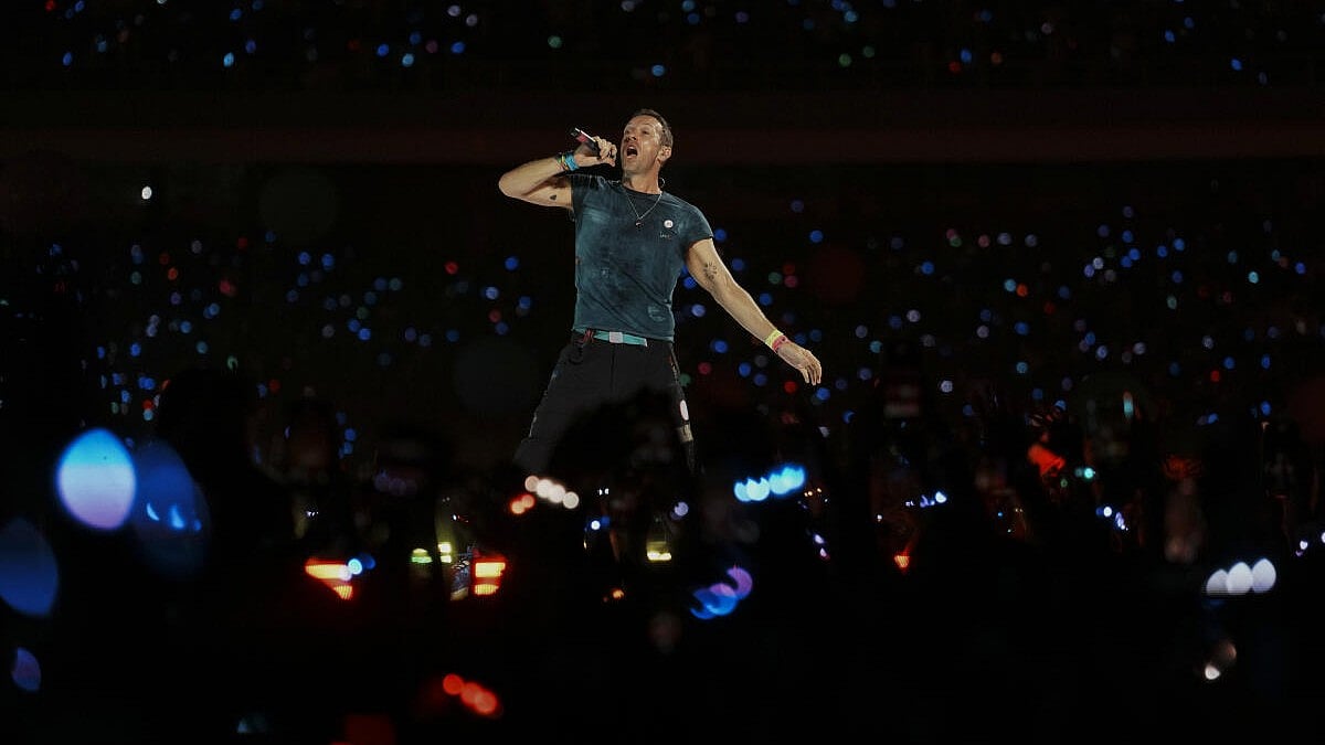 Coldplay's final India concert: Chris Martin celebrates Republic Day ...