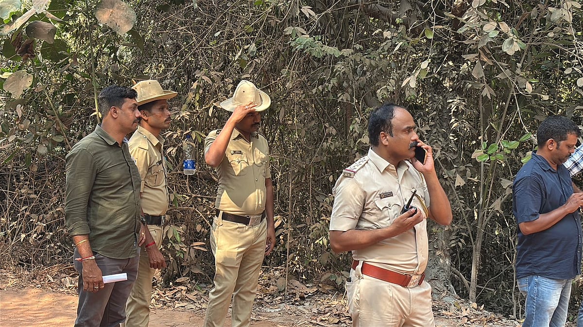 Kotekar co-op society robbery case: Police shoot at accused as he tries ...