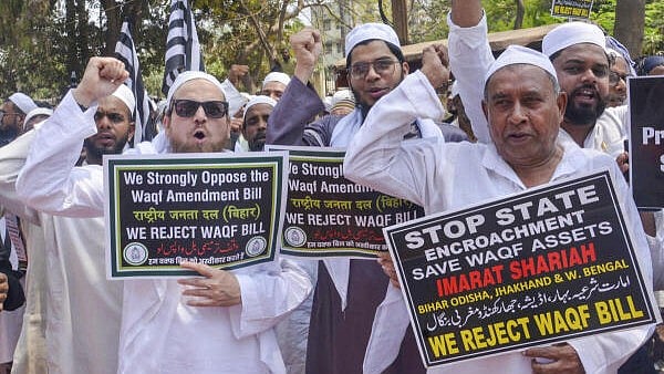 AIMPLB urges Muslims to wear black armband to 'last Friday of Ramzan ...