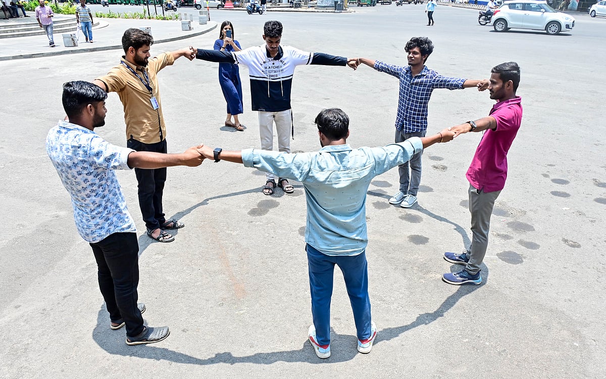Bengaluru Zero Shadow Day: Sun Directly Overhead at 12:17 PM Today
