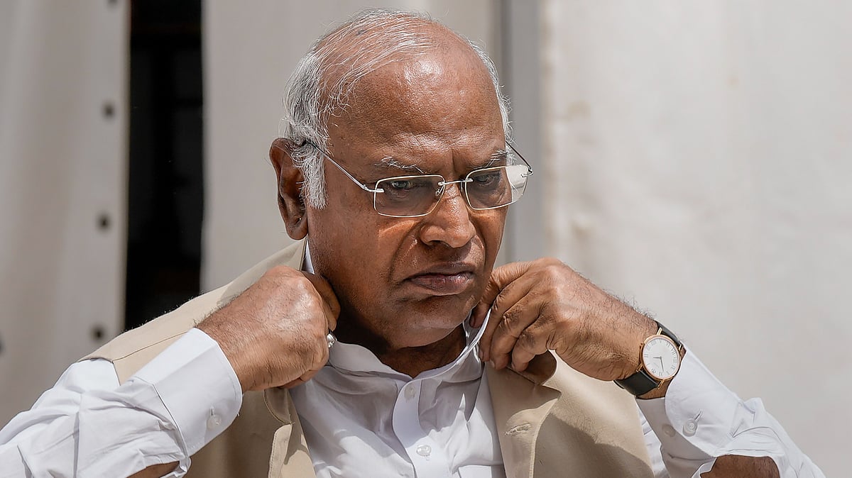 Modi govt has rendered country's health system 'sick': Mallikarjun Kharge