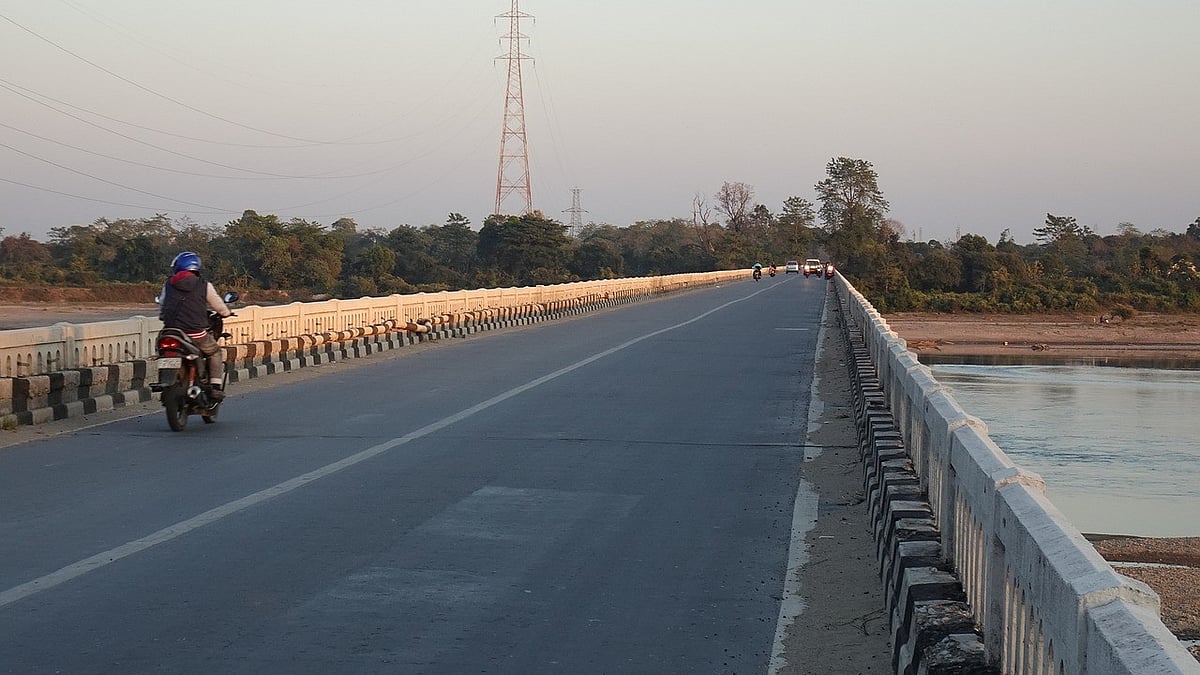 Girl miraculously survives after being pushed off bridge by mother’s ...