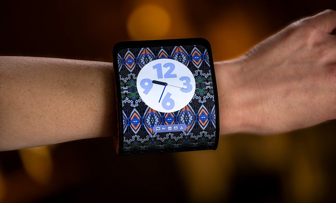 Motorola's concept foldable phone can transform into slap-on smart bracelet