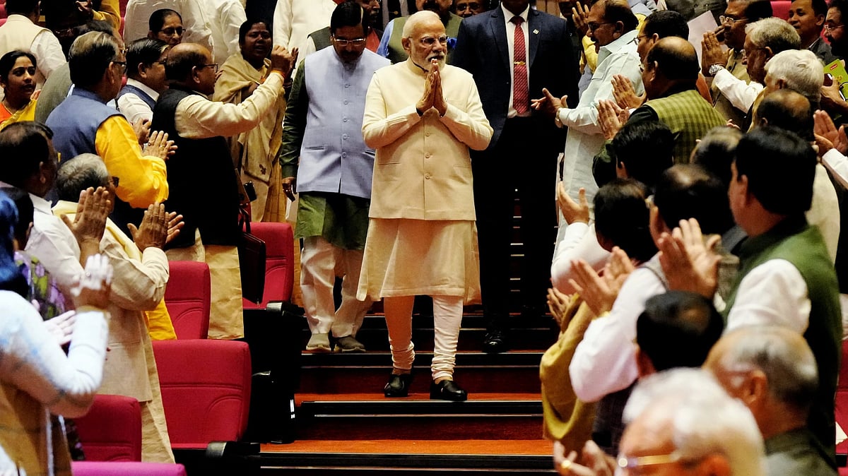 PM Modi given standing ovation at BJP Parliamentary Party meeting for ...