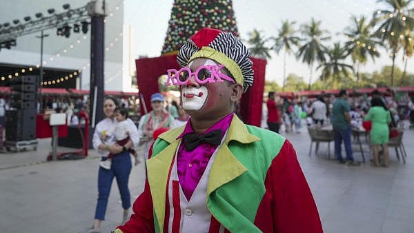 Doctors’ guild warns revellers to 'be careful' during Christmas, New ...