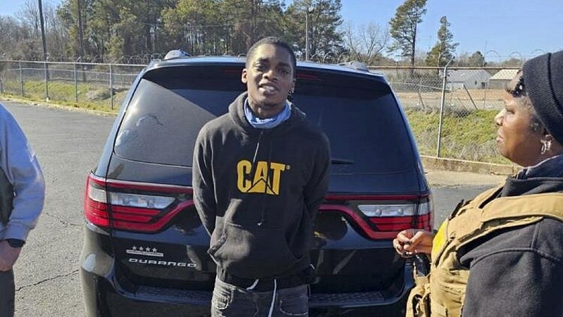 Arkansas authorities capture second escaped inmate