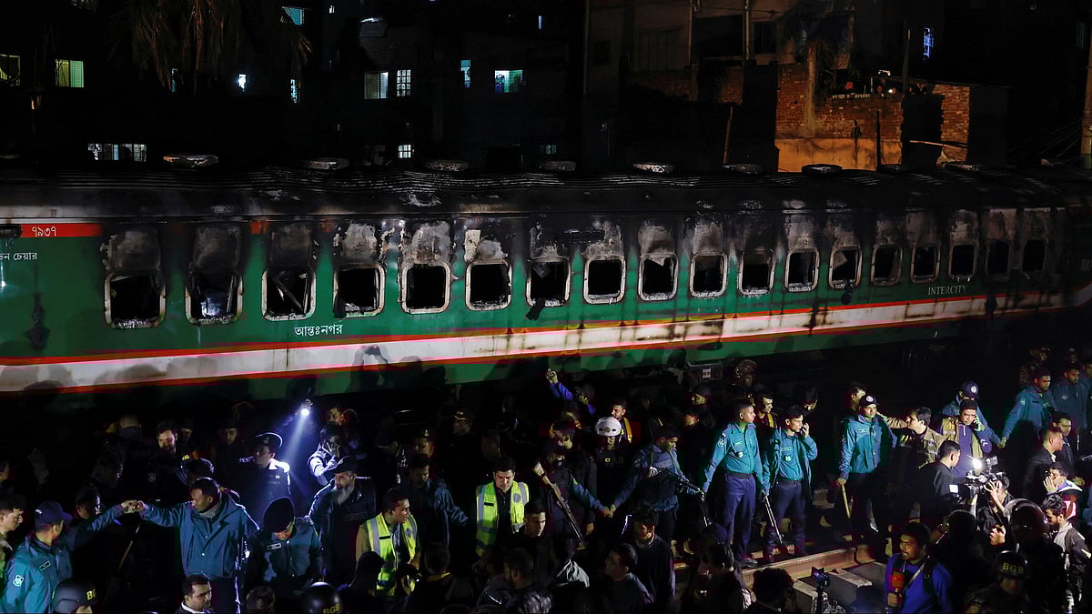 Four killed, many injured after train from Bangladesh's Benapole set on ...