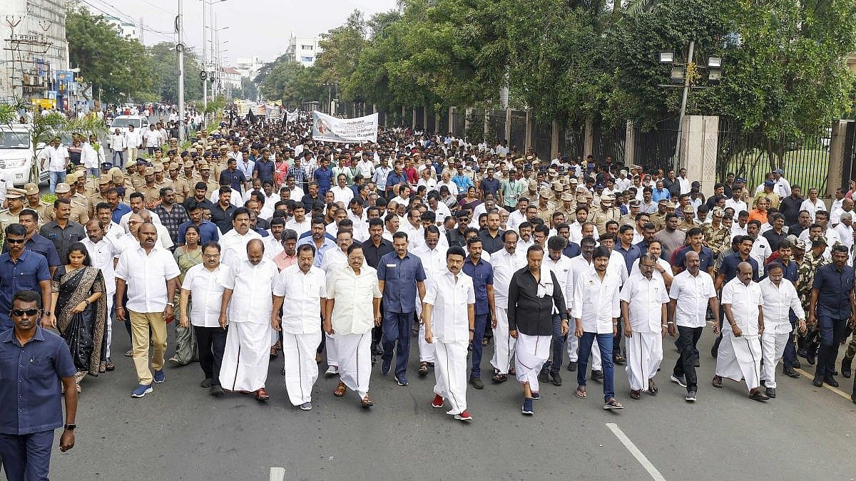 Leaders pay tributes to Ex-Tamil Nadu CM Annadurai on his death anniversary