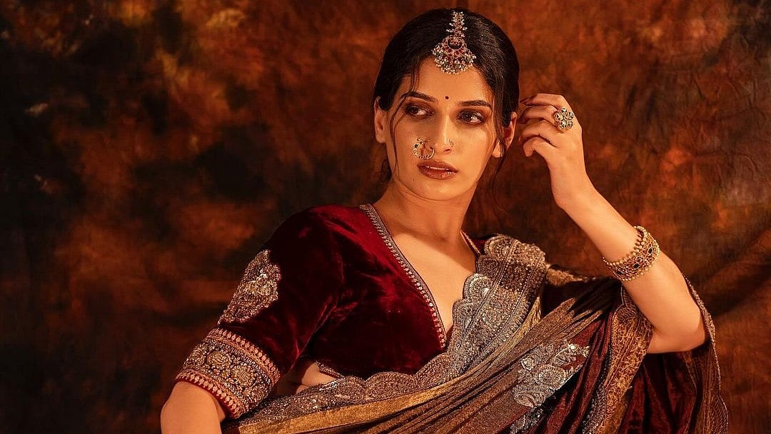 Thejaswini Sharma catches the 'SLB' fever; her aesthetic photoshoot goes viral!