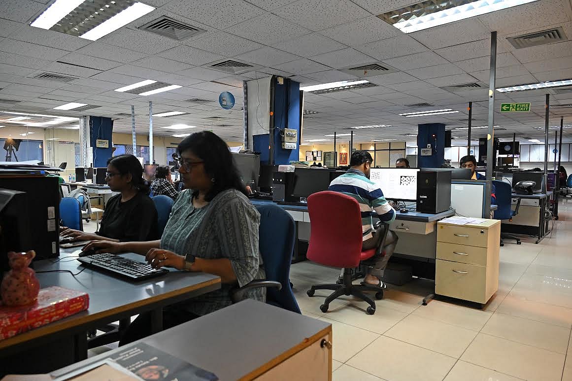 6 am: Editor hands you your newspaper