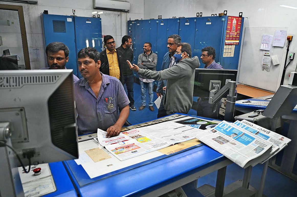 6 am: Editor hands you your newspaper