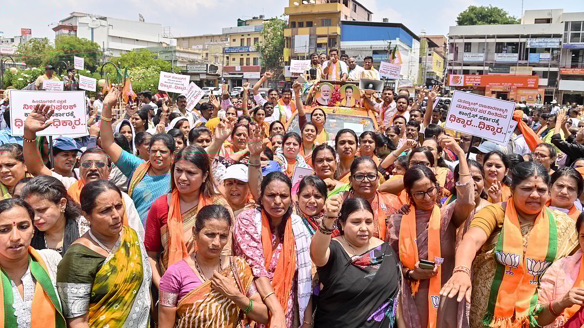 Neha Hiremath murder: Suspend police commissioner, demands girl's father