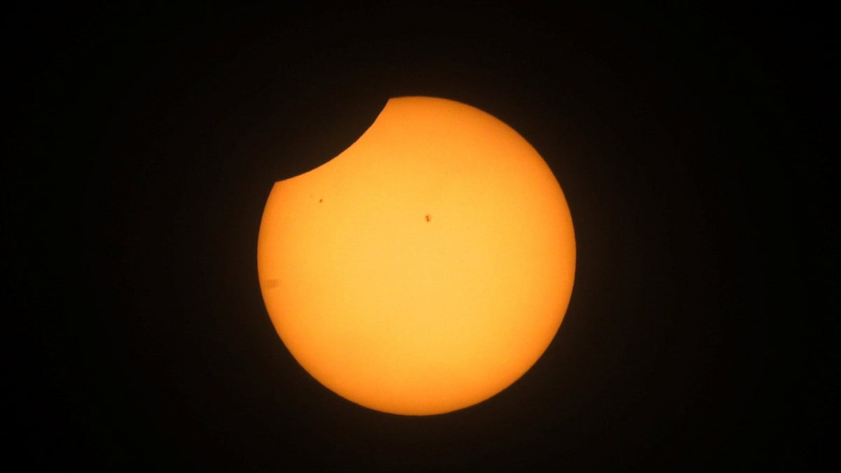 Nature's Masterpiece: Stunning images capture the total solar eclipse