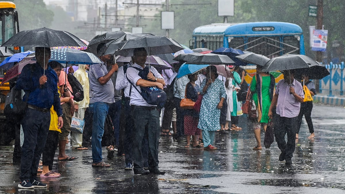 Cyclone Remal hits Bengal hard, heavy downpour to continue