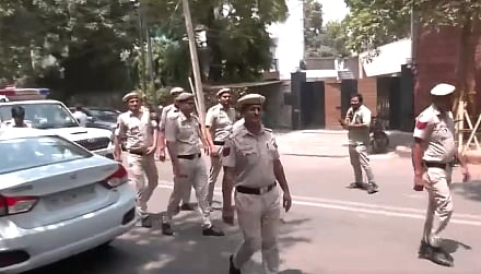 AAP Protest Live | Amid AAP's march to BJP HQ, Delhi police at Arvind ...