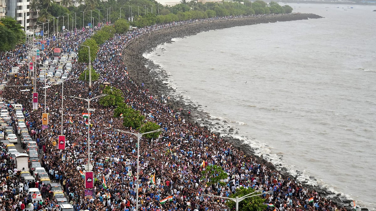 Team India's open-top bus parade draws massive crowd at Marine Drive