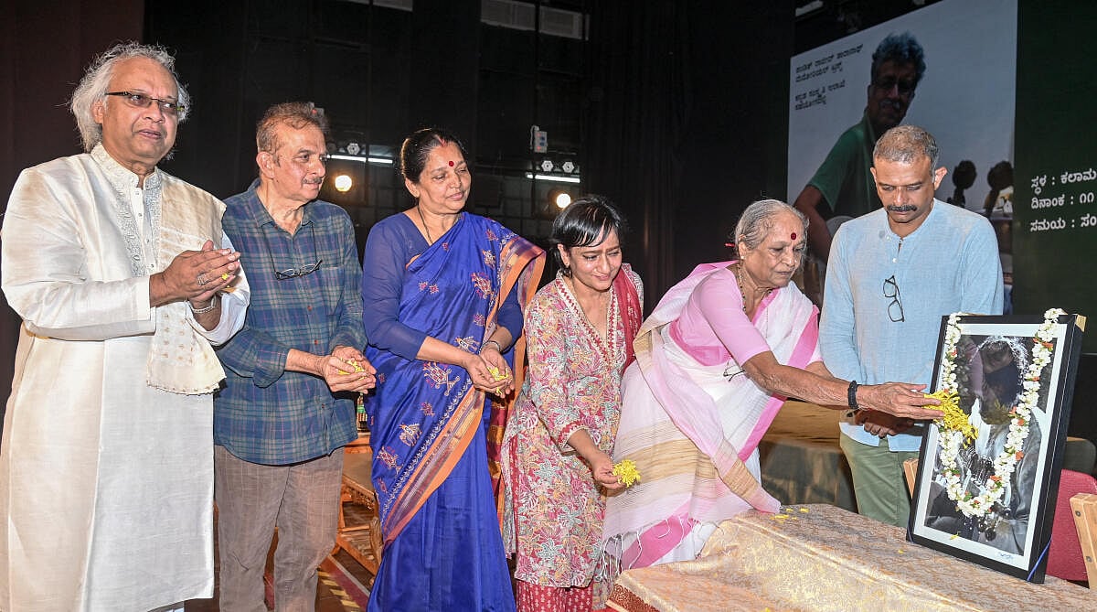 Artists, disciples, fans bid adieu to sarod maestro Pt Rajeev Taranath