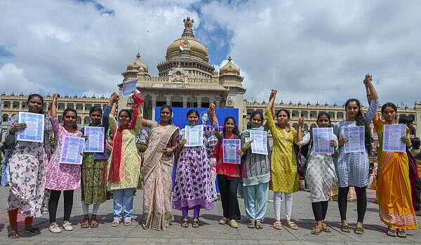 2,500-km-long human chain formed in Karnataka to celebrate ...