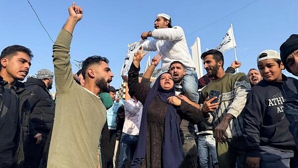 US will remain present in eastern Syria and take measures to prevent IS ...