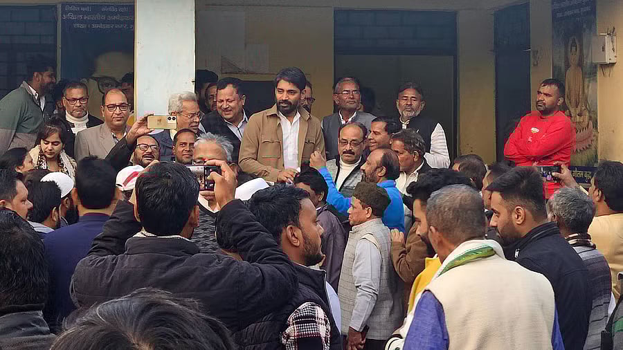 Thousands of workers, Congress leaders to surround UP Assembly ...