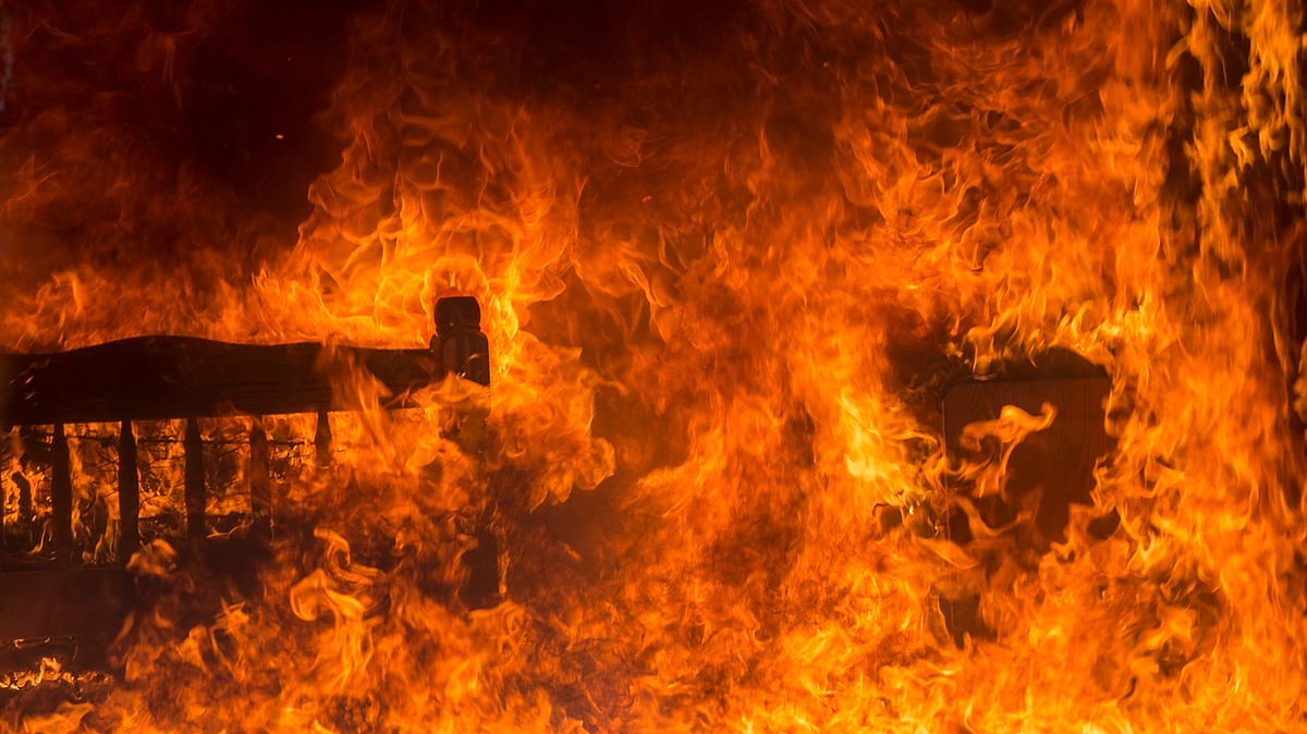 Scolded for stealing, teen burns father alive in Uttar Pradesh