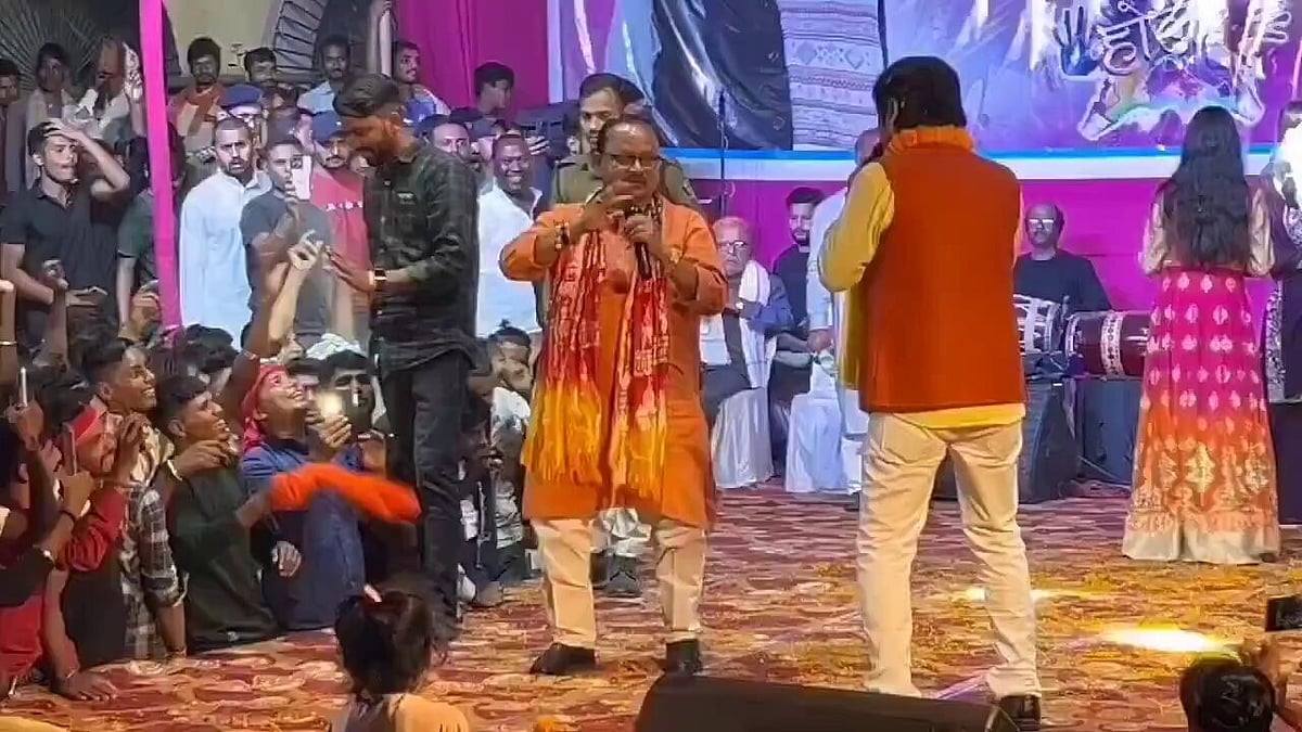 Bihar MLA booked for singing raunchy Bhojpuri songs with double-meaning