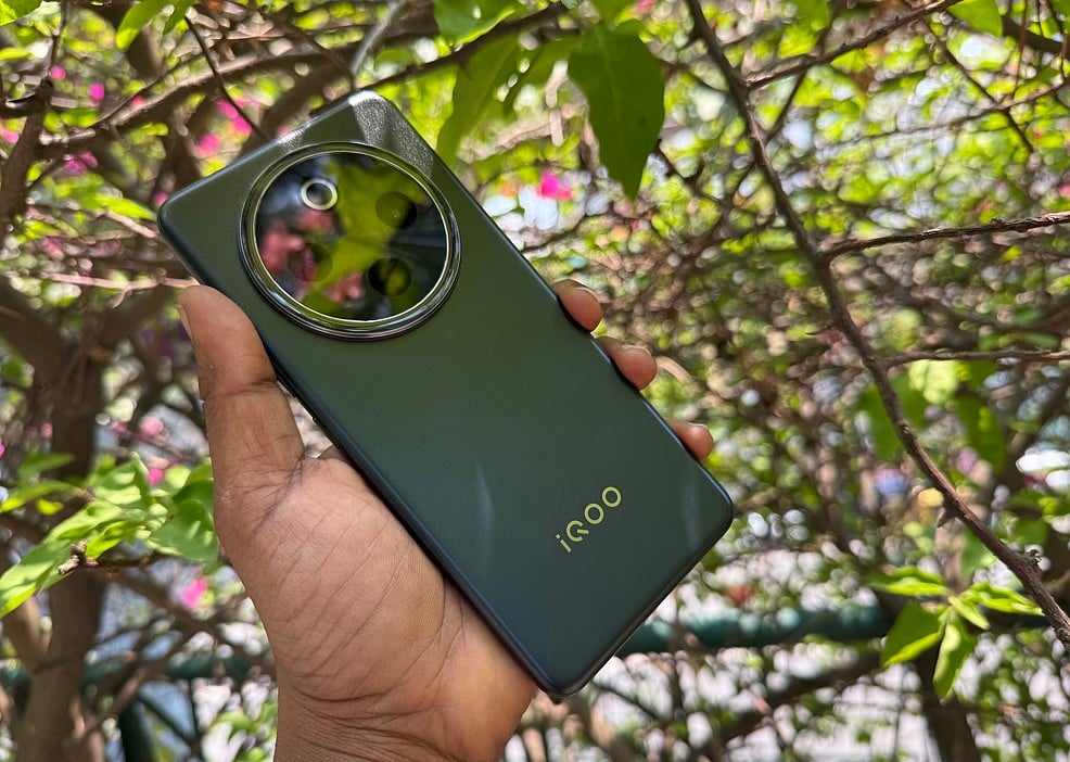 iQOO Z10 Review: Power-Packed Mid-Range Phone with 7300mAh Battery and ...