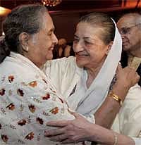 Rani Mukherji, Prakash Raj win V Shantaram awards