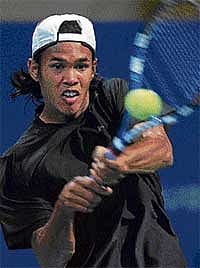 Somdev advances