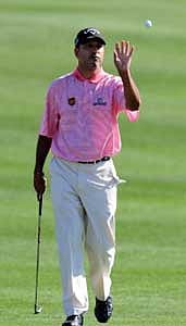 Jeev continues dream run, ousts Kuchar in 2nd round