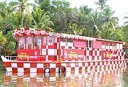 Floating mall on Kerala backwaters catches tourists' eye