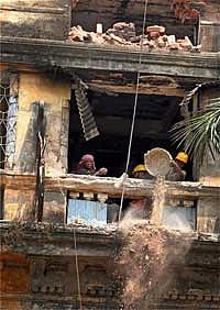 Fire-hit Stephen Court residents demand entry into building