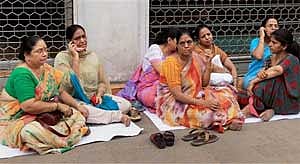 Fire-hit Stephen Court residents demand entry into building