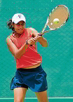 Ace shot: Powerful backhand helps Varunya surge ahead