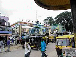 Auto drivers dominate bus stand