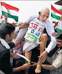 Support to Team Anna swells on sixth day