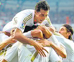 Barca, Real score easy wins