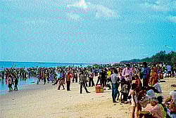People throng Malpe beach to celebrate 'Balipadyami'