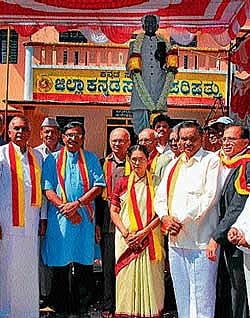 Poet Kuvempu's statue unveiled in Hassan