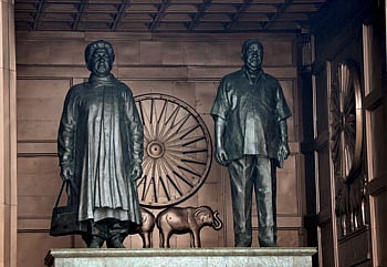 EC asks UP government to cover Mayawati statues