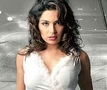 Pakistani actress Meera accused of 'illegal abortion'