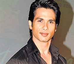 Shahid Kapoor signs film with Rajkumar Santoshi